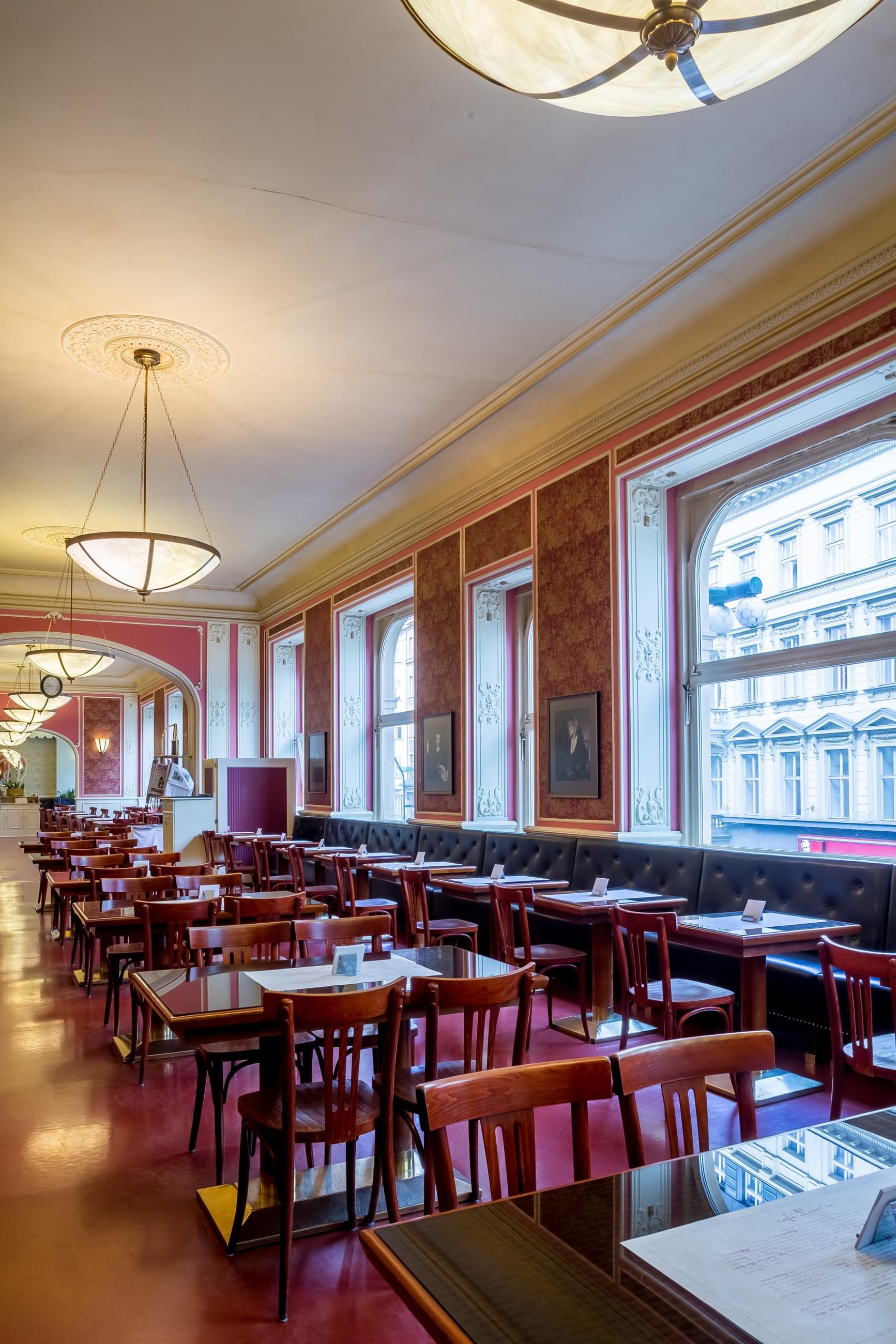 Kontakt - Café Louvre